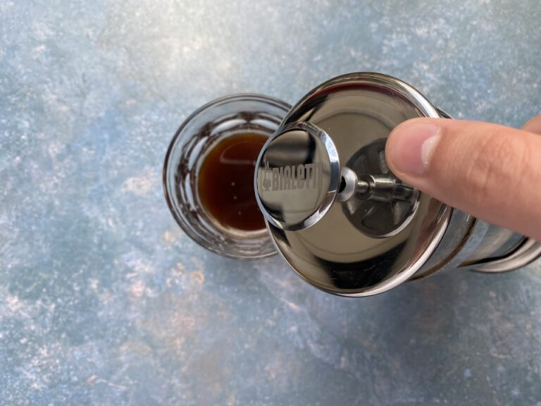 A Beginner's Guide to Brewing Coffee at Home (Step by Step)