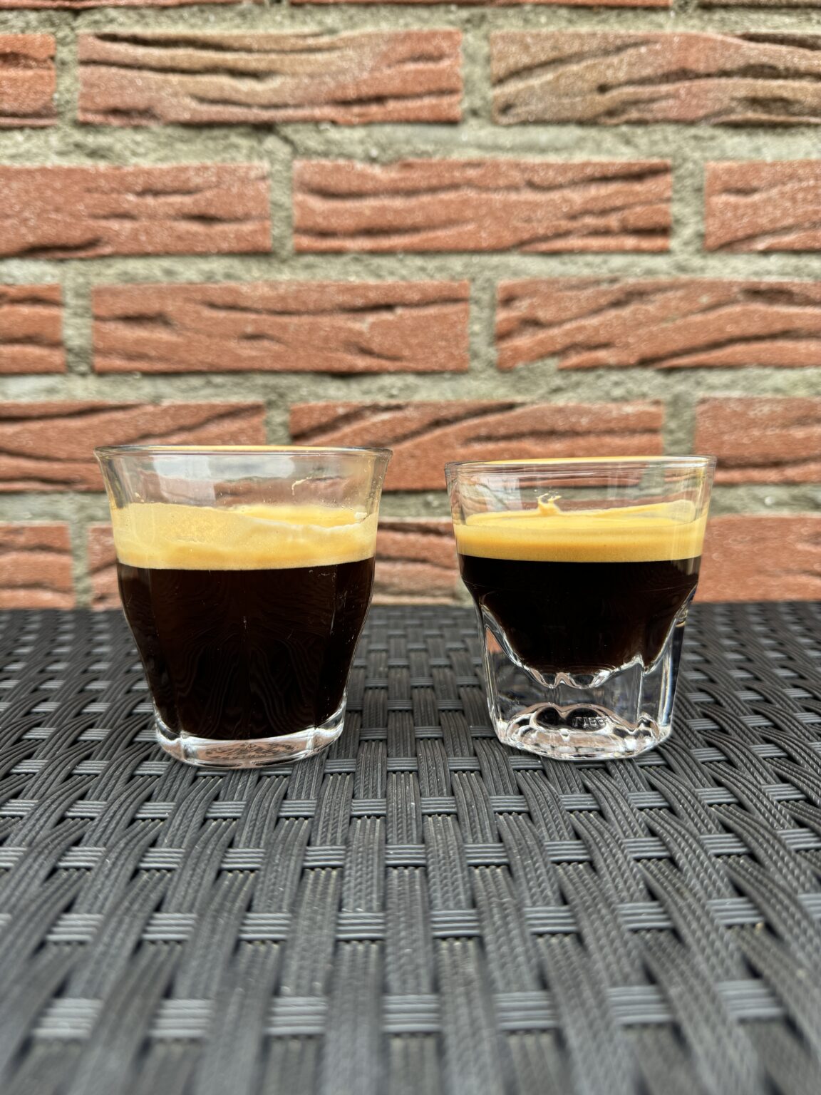 Lungo vs. Espresso: Strength, Taste & Caffeine Guide